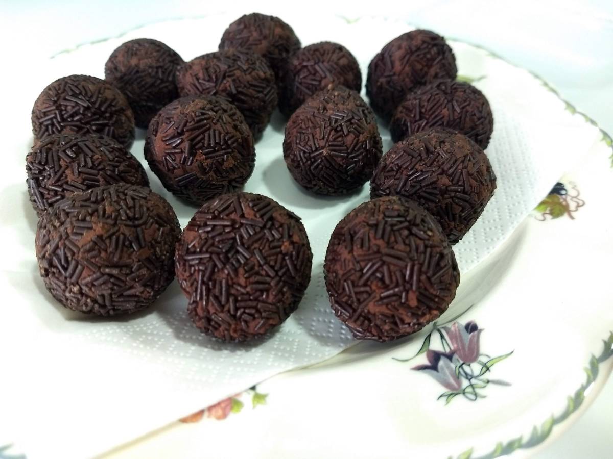 Trufas de chocolate – COMMEMEMUCHO